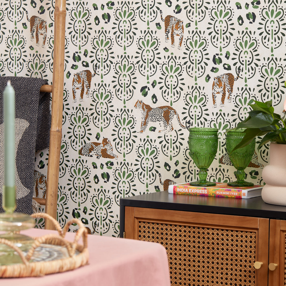 The Sultan Wallpaper in Sandstorm and Emerald Green – Lust Home
